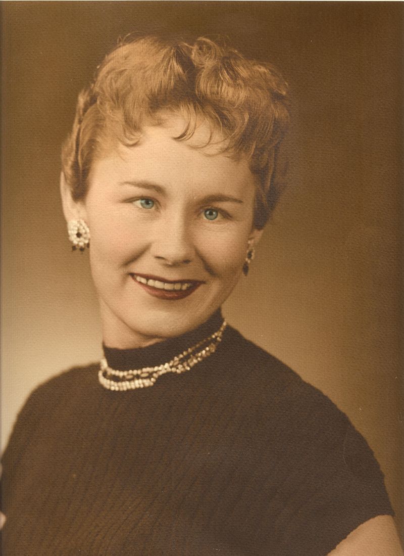 Polly Hunt's Instagram, Twitter & Facebook on IDCrawl